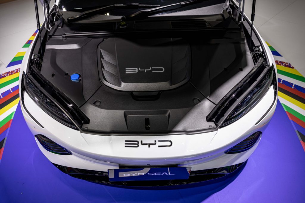 New Hybrid Cars From BYD Cover 2,000 Kilometers Without Stopping